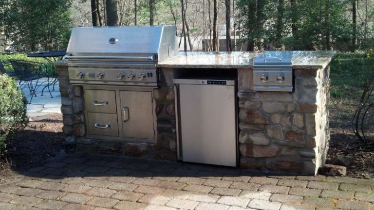 Custom Built Outdoor Kitchen with Mini Fridge | Millenium Stoneworks